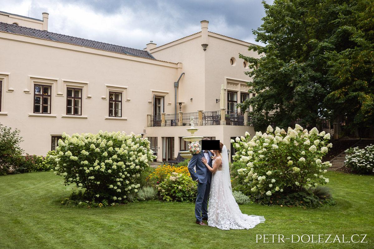 Chateau Trnová – svatba očima svatebního fotografa - Petr Doležal