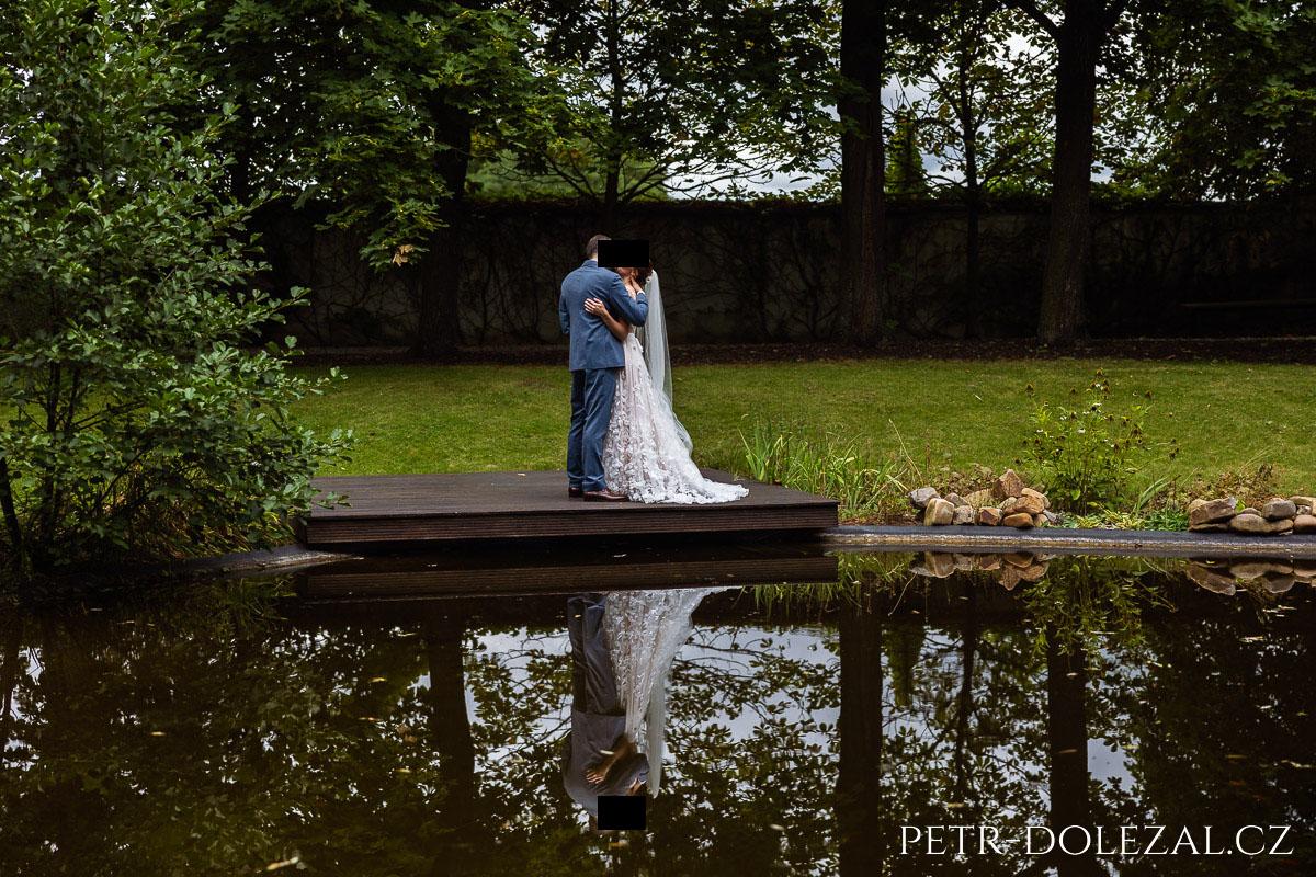 Chateau Trnová – svatba očima svatebního fotografa - Petr Doležal